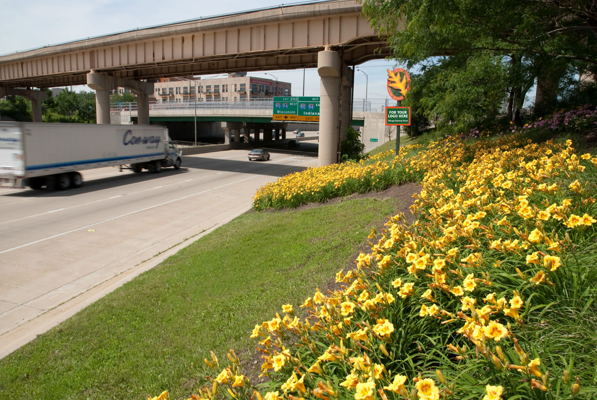 Stevenson outbound at the State Street exit | Chicago Gateway Green